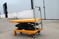 China Middle Level Industrial Hydraulic Lift Platform , Warehouse Lift Machine 1.5ton manual table lifter for sale