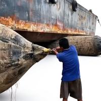 China Strong Load Bearing Ship Launching Balloon and Ship Launching Airbag with Easy Installation and Cost Effective Design for sale