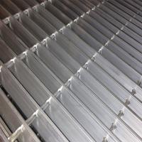 China Aluminum Metal Swaged Serrated Grating 1-2.5 inch Bearing Bars with 4-2 inch Cross Bar Spacing for sale