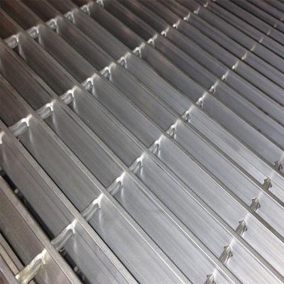 China Aluminum Metal Swaged Serrated Grating 1-2.5 inch Bearing Bars with 4-2 inch Cross Bar Spacing for sale