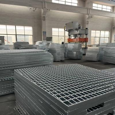 China TP014 Galvanized Steel Grating 25x5mm to 100x10mm Bearing Bars with Hot-Dip Zinc Coating for Industrial Platforms for sale