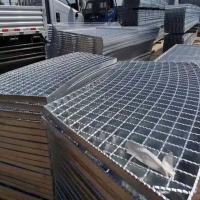 China Custom Galvanized Steel Grating 40mm×5mm Serrated Bars with 30mm Spacing for Industrial Platforms and Walkways for sale