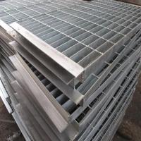 China Custom Galvanized Steel Grating 40mm×5mm Serrated Bars with 30mm Spacing for Industrial Platforms and Walkways for sale