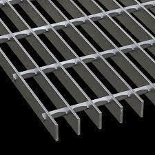 China Heavy Duty Galvanized Steel Louvre Grating 40mm x 5mm Bearing Bars with 460g/m² Zinc Coating for sale