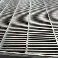 China Heavy Duty Galvanized Steel Louvre Grating 40mm x 5mm Bearing Bars with 460g/m² Zinc Coating for sale