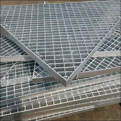 China Hot Dip Galvanized Serrated Steel Grating 40x5mm Bearing Bars, 30mm Spacing for Industrial Platforms for sale