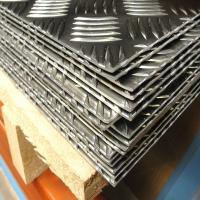 China 6061 Aluminum Diamond Tread Plate 0.6-1.2mm Bar Height, 0.2-300mm Thickness for Anti-Slip Flooring for sale