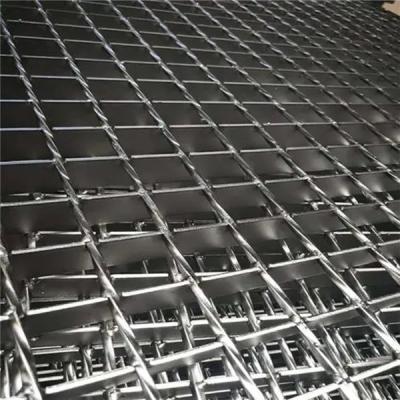 China Welded Heavy Duty Galvanized Steel Grating Trench Cover Press Locked 40mm Spacing for sale