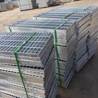 China Welded Heavy Duty Galvanized Steel Grating Trench Cover Press Locked 40mm Spacing for sale