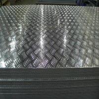 China 3003 5052 Aluminum Checkered Plate Diamond Tread Sheet 5 Bar Anti-Skid 0.6-1.2mm for sale