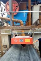 China RCYB Series Suspension Permanent Magnetic Iron Remover 400mm Belt Conveyor for sale