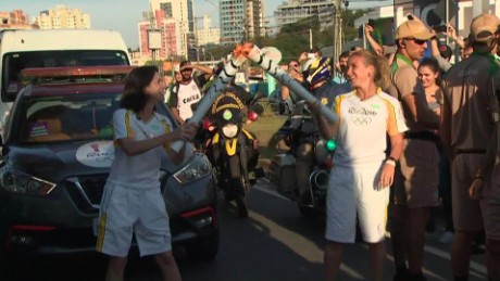 rio brazil torch run shasta darlington arwa damon von_00002428