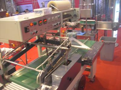 China Environmental Shrink Film Automated Packaging Machine With Touch Screen for sale