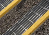 China Walkway Yellow Equivalent Nosing Hot Galvanized Steel Grating 30x5mm 30x100cm for sale