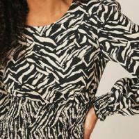 China Custom Logo Elastic Waist Dress Zebra Print Long Sleeve For Women Clothing for sale