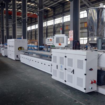 China High Capacity PVC WPC Decking Floor Extrusion Line with 250kg/h Output and Laminating Film Surface Treatment for sale