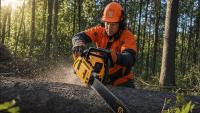 China 52CC Gasoline Professional Grade High Power 2.3kW Chainsaw Portable OEM for Tree Felling & Wood Cutting for sale
