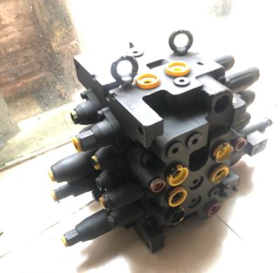 China SK120 SK120-3 Hydraulic Control Valve Assy for Kobelco Excavator Spare Parts KMX13YBB33001-00 YY30V00001F1 Distributor OEM for sale