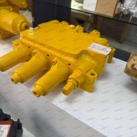 China D375A-3D  709-63-11600 Hydraulic Main Control Valve Assembly Fit Heavy Duty Crawler Dozer Construction Machinery Hydraulic Distribution Valve Replacement Spare Parts Belparts for sale