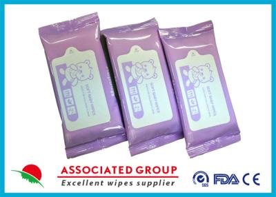 China Plain Baby Wet Wipes Nonwoven Fabric No Fragrance 7bags / Ctn Colorful Package for sale