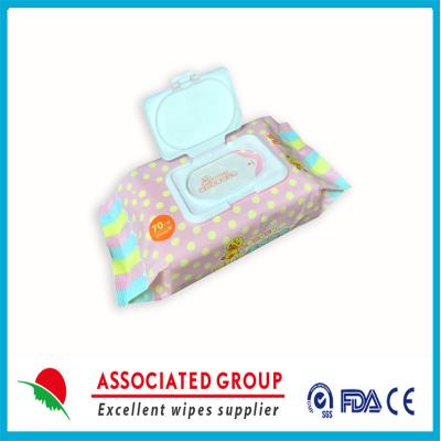 China Water Based Hypoallergenic Baby Wet Wipes Rayon Spunlace Latex Free for sale