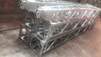 China Heavy Duty Inner Suspended Lattice Gin Pole For Transmission Tower Construction for sale