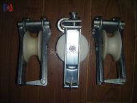 China Double Sheave Stringing Block for 25-400mm Conductors with 5-20KN Load and Galvanized Steel Frame for sale