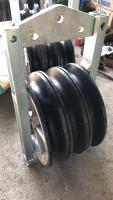 China Triple Aluminum Sheaves Cable Pulley Stringing Blocks With Rubber Lined for sale