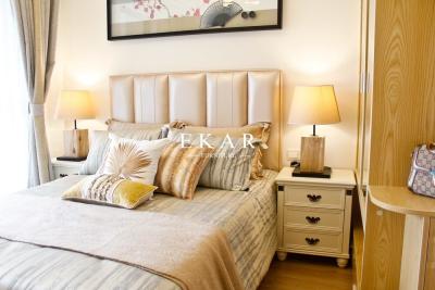 China Soft Comfy Divan Leather Fabric Headboard King Size Upholstered Bed For Bedroom for sale
