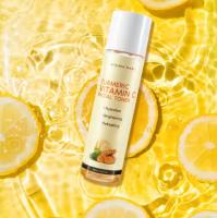 China OEM Private Label Turmeric Whitening Hydrating Face Toner Improve Blemishes Dark Spots Vitamin C Facial Toner for sale