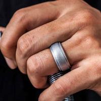 China Silicone Wedding Ring for Men Step Edge Sleek Design 4 Packs Singles Moulding Service for sale