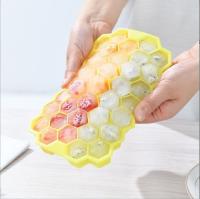 China Sustainable Ice Cream Makers Hot Foldable 37-Cavity Honeycomb Silicone Ice Tray with Lid for sale