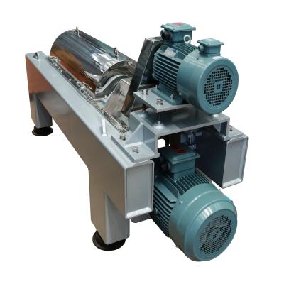 China 4000r/min Bowl Speed Scroll Screw Decanter Centrifuge For Automatic Sludge Discharge And Oil Separation for sale