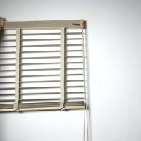 China Sun Shading Wooden Day Night Venetian Window Curtain Blinds for sale