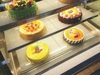 China 310L Practical Small Cake Display Counter Fridge Microcomputer Control Temp for sale