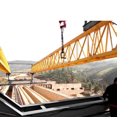 China Highway Bridge Construction Concrete Launcher Crane 500kn Lifting for sale