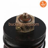 China 9188175 JD225 52HRC Excavator Track Adjuster Cylinder With Casting for sale