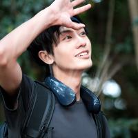 China 4W Portable USB Fan Hanging Neck Heated Therapy Leafless Hands Free Neckband Fan for sale