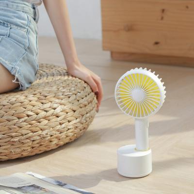 China Battery Powered USB Rechargeable Desk Auto Oscillating Scented Mini Handheld Fan for sale