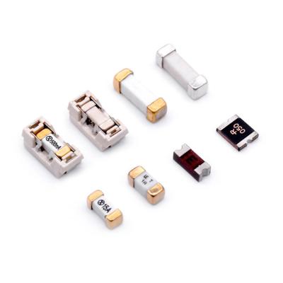 China 2410 6125 1808 Fast Acting SMD SMT 1A 2A 3A 5A 10A 15A 125V 250V 300V Surface Mount Fuse 6.1mm X 2.69mmx 2.69mm for sale