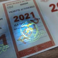 China Fluorescent Die Cutting Laser Sticker Printing Adhesive Security Certificate for sale