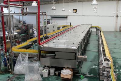 China Self Cleaning Stainless Steel 9000kg Juice Filling Machine 6000-10000 BPH for sale