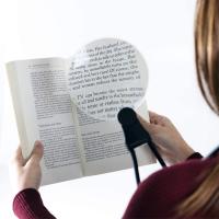 China 3-in-1 Neck-Hanging Magnifying Glass with PMMA Lens for Hands-Free Reading and Crafting for sale