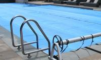 China Insulation Bubble Summer Swimming Pool Solar Cover Dust Proof 16ft × 20ft Automatic Swimming Pool Cover for sale