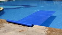 China Anti - UV 100um 200um Swimming Pool Solar Cover Blue Color PE Bubble Blanket Solar Pool Cover for sale