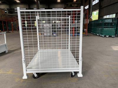 China Heavy Duty Portable Stacking Racks 1000kg Load Capacity 2000mm Post Height 200mm Wheels for sale