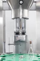China Automatic Wine Champagne Corking Machine with PLC Control for 30-40 Bottles/Minute Production Capacity for sale