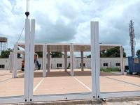 China Galvanized Light-Steel Framework Prefabricated Container Building with Fire-Retardant Fiberglass Sandwich Panels in 20-Foot Standard Flat-Pack Module for Temporary Worker Housing for sale