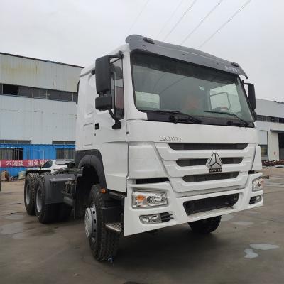 China Sinotruck HOWO 6X4 Tractor Head Truck for Euro2 Emission and 400L Aluminum Oil Tanker for sale