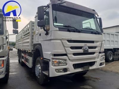 China Manual Transmission Type Van Style Sinotruk HOWO 6X4 400HP Extened Cabin Cargo Truck for sale